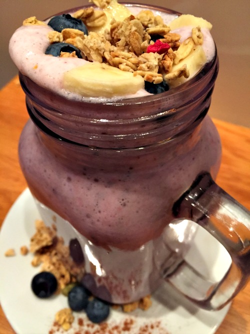 Breakfast Smoothie with Crunchy Topping - Fit4Mum
